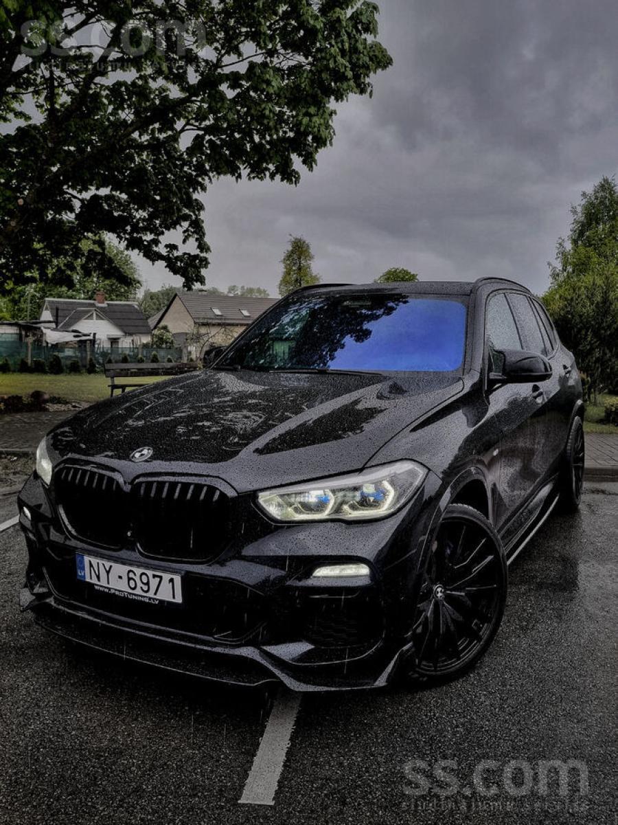 Black BMW X5 2019 in Daugavpils, with an engine capacity of 3.00 L and mileage of 176 thousand km for 47900 €, photo 1 on AUTOMOTO.COM.LV