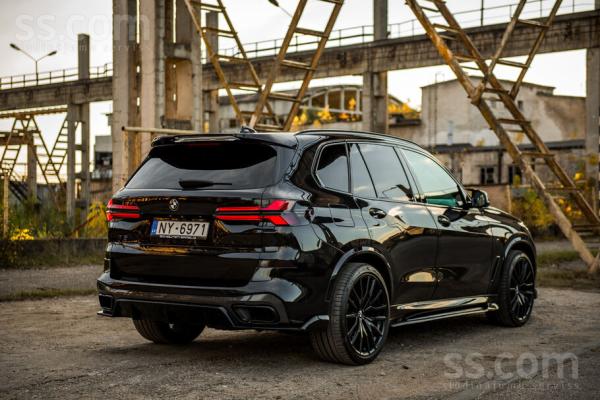 Black BMW X5 2019 in Daugavpils, with an engine capacity of 3.00 L and mileage of 176 thousand km for 47900 €, photo 2 on AUTOMOTO.COM.LV