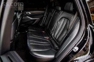 Black BMW X5 2019 in Daugavpils, with an engine capacity of 3.00 L and mileage of 176 thousand km for 47900 €, photo 18 on AUTOMOTO.COM.LV