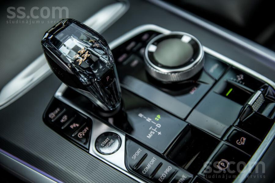 Black BMW X5 2019 in Daugavpils, with an engine capacity of 3.00 L and mileage of 176 thousand km for 47900 €, photo 26 on AUTOMOTO.COM.LV