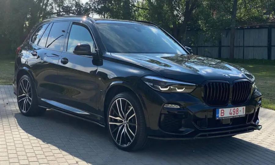 Black BMW X5 2019 in Riga, with an engine capacity of 3.00 L and mileage of 68 thousand km for 59990 €, photo 4 on AUTOMOTO.COM.LV