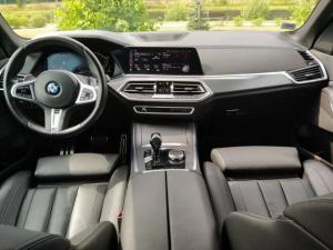 Black BMW X5 2019 in Riga, with an engine capacity of 3.00 L and mileage of 68 thousand km for 59990 €, photo 7 on AUTOMOTO.COM.LV