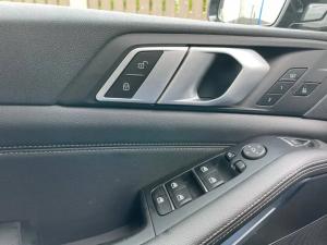 Black BMW X5 2019 in Riga, with an engine capacity of 3.00 L and mileage of 68 thousand km for 59990 €, photo 15 on AUTOMOTO.COM.LV
