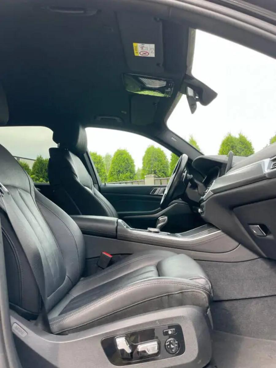 Black BMW X5 2019 in Riga, with an engine capacity of 3.00 L and mileage of 68 thousand km for 59990 €, photo 16 on AUTOMOTO.COM.LV