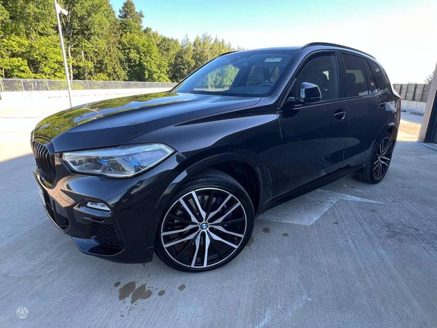 Black BMW X5 2019 in Vilnius, with an engine capacity of 4.40 L and mileage of 189 thousand km for 35000 €, photo 5 on AUTOMOTO.COM.LV