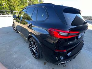 Black BMW X5 2019 in Vilnius, with an engine capacity of 4.40 L and mileage of 189 thousand km for 35000 €, photo 7 on AUTOMOTO.COM.LV