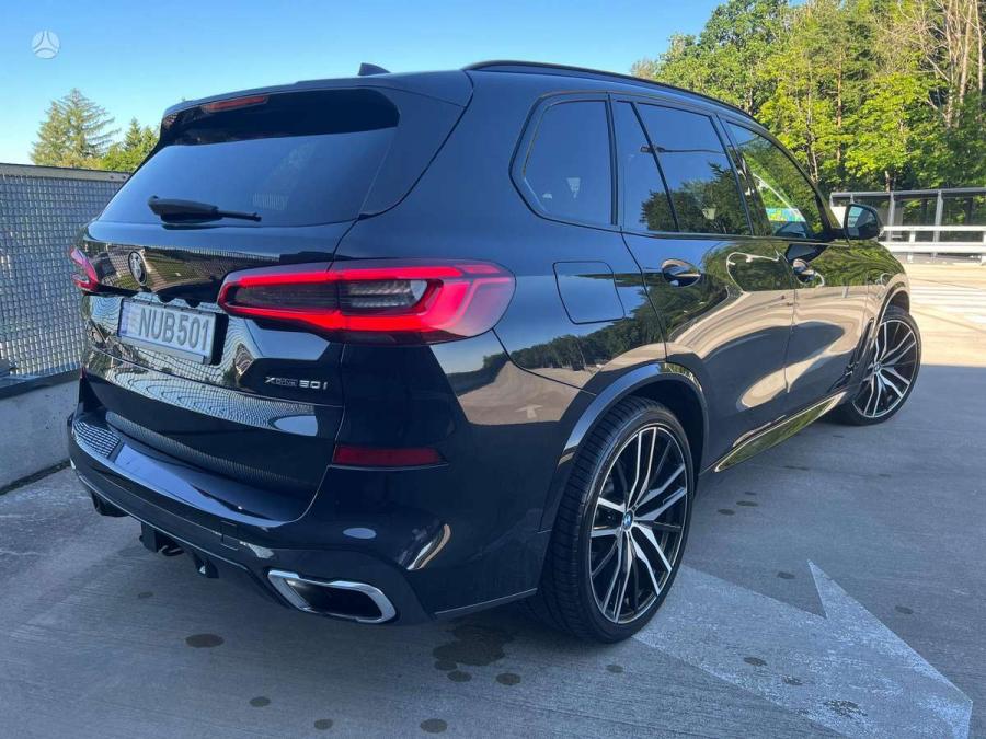 Black BMW X5 2019 in Vilnius, with an engine capacity of 4.40 L and mileage of 189 thousand km for 35000 €, photo 16 on AUTOMOTO.COM.LV