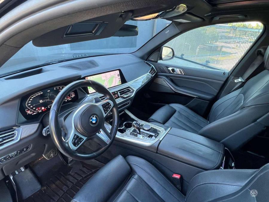 Black BMW X5 2019 in Vilnius, with an engine capacity of 4.40 L and mileage of 189 thousand km for 35000 €, photo 23 on AUTOMOTO.COM.LV