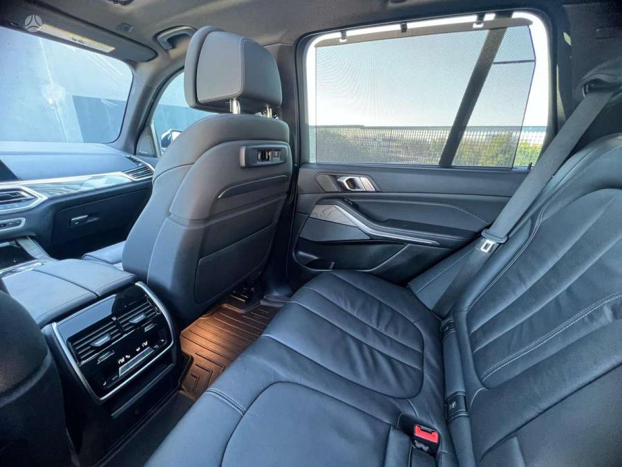 Black BMW X5 2019 in Vilnius, with an engine capacity of 4.40 L and mileage of 189 thousand km for 35000 €, photo 27 on AUTOMOTO.COM.LV
