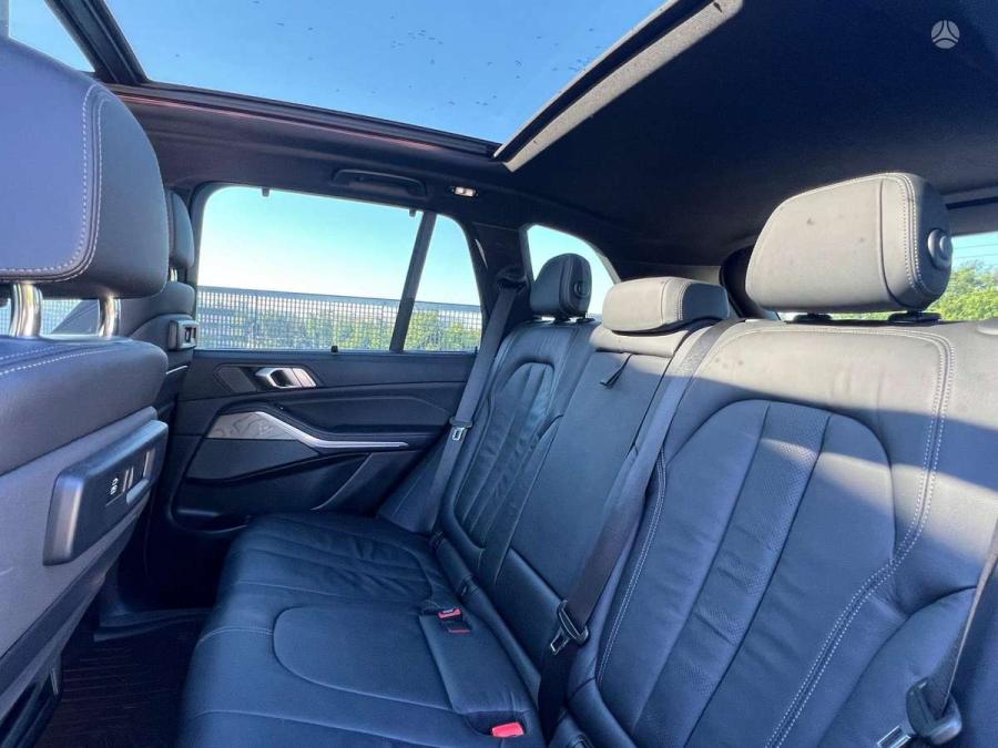 Black BMW X5 2019 in Vilnius, with an engine capacity of 4.40 L and mileage of 189 thousand km for 35000 €, photo 28 on AUTOMOTO.COM.LV
