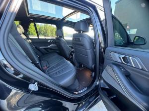 Black BMW X5 2019 in Vilnius, with an engine capacity of 4.40 L and mileage of 189 thousand km for 35000 €, photo 36 on AUTOMOTO.COM.LV