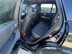 Black BMW X5 2019 in Vilnius, with an engine capacity of 4.40 L and mileage of 189 thousand km for 35000 €, photo 38 on AUTOMOTO.COM.LV