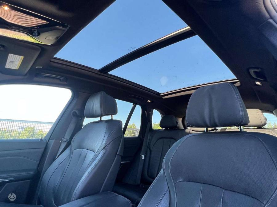 Black BMW X5 2019 in Vilnius, with an engine capacity of 4.40 L and mileage of 189 thousand km for 35000 €, photo 39 on AUTOMOTO.COM.LV