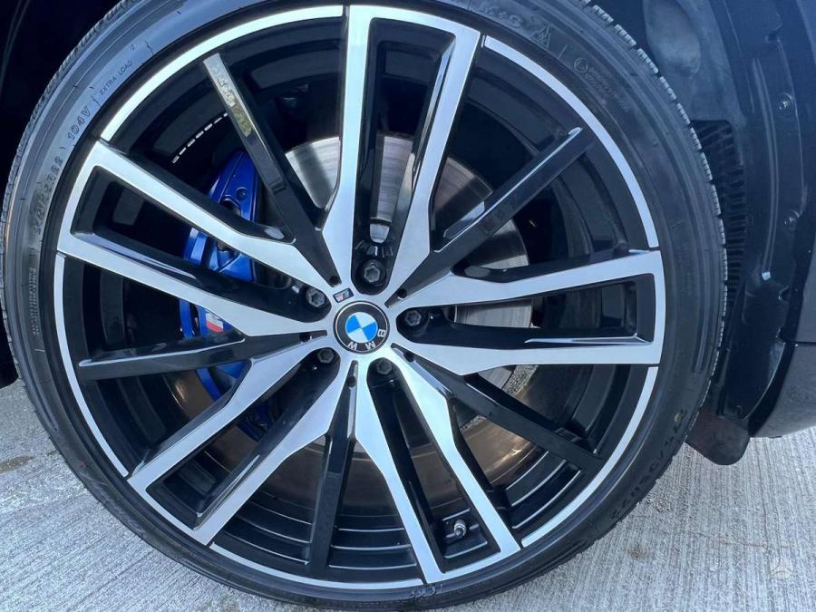 Black BMW X5 2019 in Vilnius, with an engine capacity of 4.40 L and mileage of 189 thousand km for 35000 €, photo 42 on AUTOMOTO.COM.LV