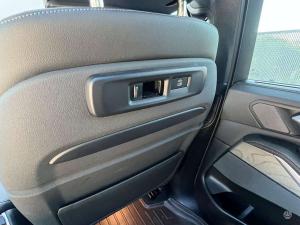 Black BMW X5 2019 in Vilnius, with an engine capacity of 4.40 L and mileage of 189 thousand km for 35000 €, photo 43 on AUTOMOTO.COM.LV
