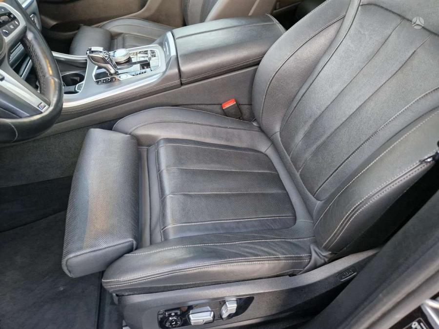 Black BMW X5 2019 in Klaipeda, with an engine capacity of 2.99 L and mileage of 102 thousand km for 43000 €, photo 7 on AUTOMOTO.COM.LV
