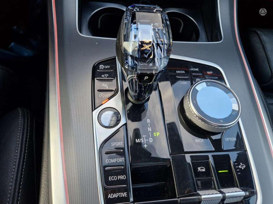 Black BMW X5 2019 in Klaipeda, with an engine capacity of 2.99 L and mileage of 102 thousand km for 43000 €, photo 8 on AUTOMOTO.COM.LV