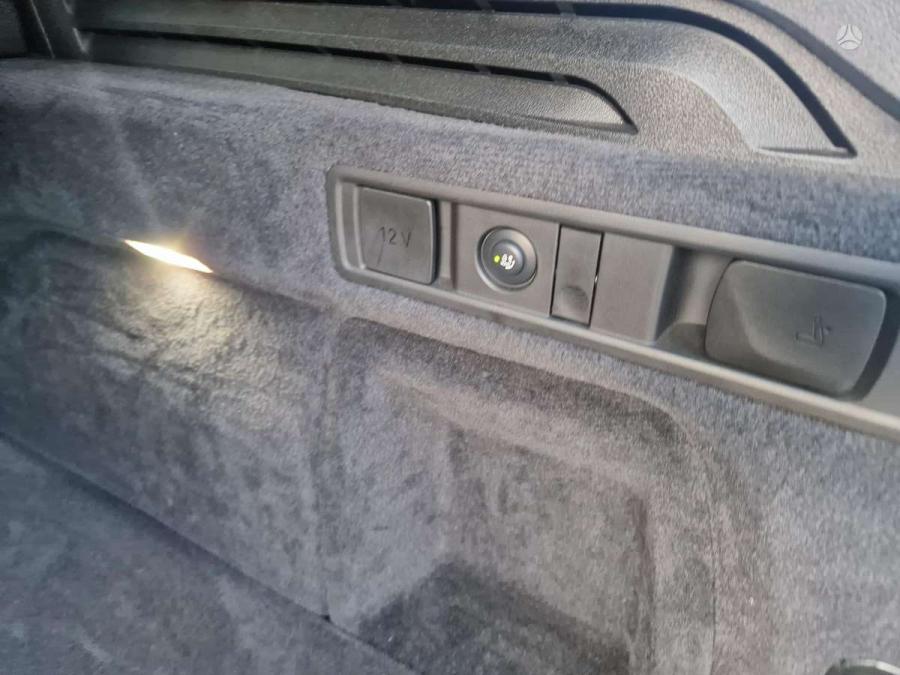 Black BMW X5 2019 in Klaipeda, with an engine capacity of 2.99 L and mileage of 102 thousand km for 43000 €, photo 17 on AUTOMOTO.COM.LV