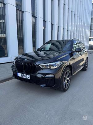 Black BMW X5 2019 in Vilnius, with an engine capacity of 3.00 L and mileage of 221 thousand km for 43500 €, photo  on AUTOMOTO.COM.LV