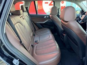 Melns BMW X5 2019 Tauragė, ar dzinēja tilpumu 2.99 L un nobraukumu 200 tūkst. km par 20999 €, foto 32 vietnē AUTOMOTO.COM.LV