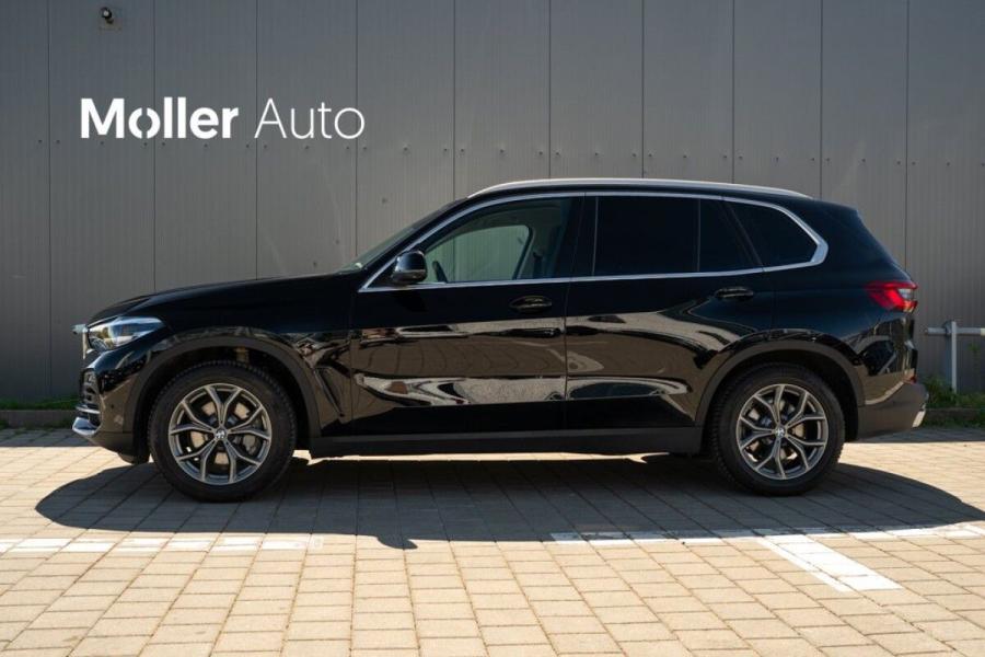Black BMW X5 2019 in Vilnius, with an engine capacity of 3.00 L and mileage of 212 thousand km for 34950 €, photo 3 on AUTOMOTO.COM.LV