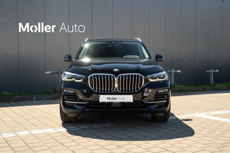 Black BMW X5 2019 in Vilnius, with an engine capacity of 3.00 L and mileage of 212 thousand km for 34950 €, photo 4 on AUTOMOTO.COM.LV