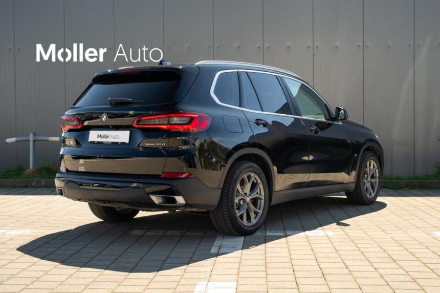Black BMW X5 2019 in Vilnius, with an engine capacity of 3.00 L and mileage of 212 thousand km for 34950 €, photo 7 on AUTOMOTO.COM.LV