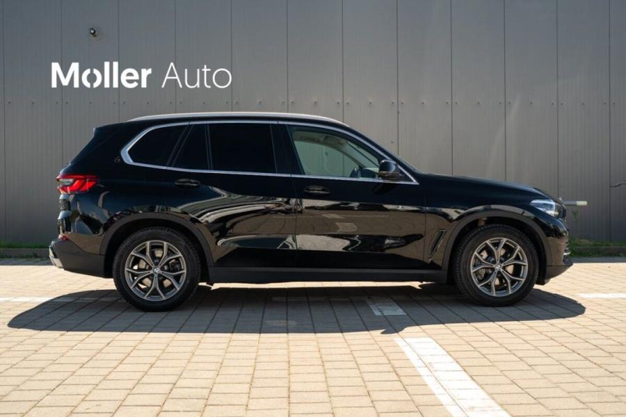Black BMW X5 2019 in Vilnius, with an engine capacity of 3.00 L and mileage of 212 thousand km for 34950 €, photo 8 on AUTOMOTO.COM.LV