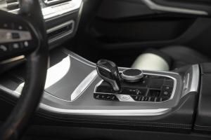 Black BMW X5 2019 in Vilnius, with an engine capacity of 3.00 L and mileage of 212 thousand km for 34950 €, photo 11 on AUTOMOTO.COM.LV