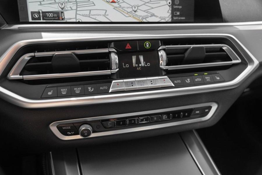 Black BMW X5 2019 in Vilnius, with an engine capacity of 3.00 L and mileage of 212 thousand km for 34950 €, photo 12 on AUTOMOTO.COM.LV
