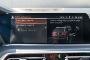 Black BMW X5 2019 in Vilnius, with an engine capacity of 3.00 L and mileage of 212 thousand km for 34950 €, photo 16 on AUTOMOTO.COM.LV