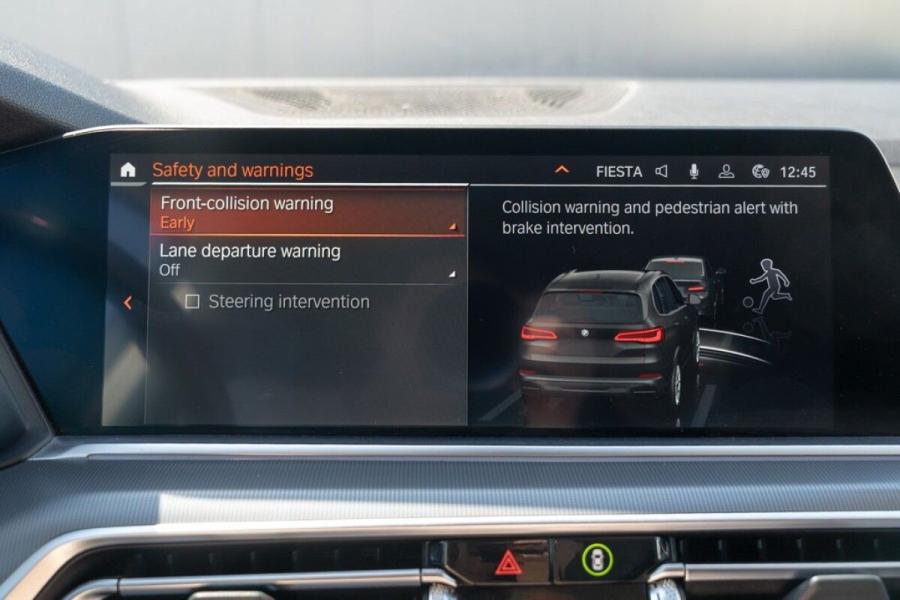 Black BMW X5 2019 in Vilnius, with an engine capacity of 3.00 L and mileage of 212 thousand km for 34950 €, photo 16 on AUTOMOTO.COM.LV