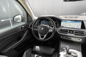Black BMW X5 2019 in Vilnius, with an engine capacity of 3.00 L and mileage of 212 thousand km for 34950 €, photo 22 on AUTOMOTO.COM.LV