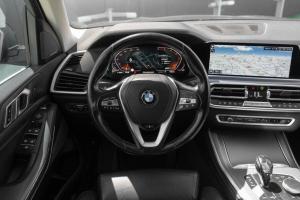 Black BMW X5 2019 in Vilnius, with an engine capacity of 3.00 L and mileage of 212 thousand km for 34950 €, photo 23 on AUTOMOTO.COM.LV