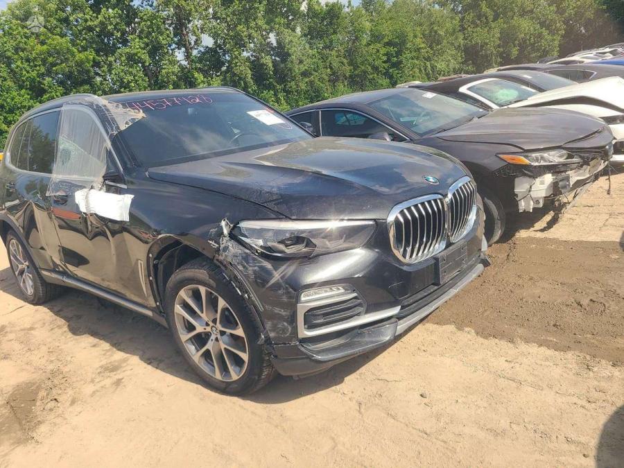 Black BMW X5 2019 in Vilnius, with an engine capacity of 2.98 L and mileage of 120 thousand km for 24800 €, photo 3 on AUTOMOTO.COM.LV