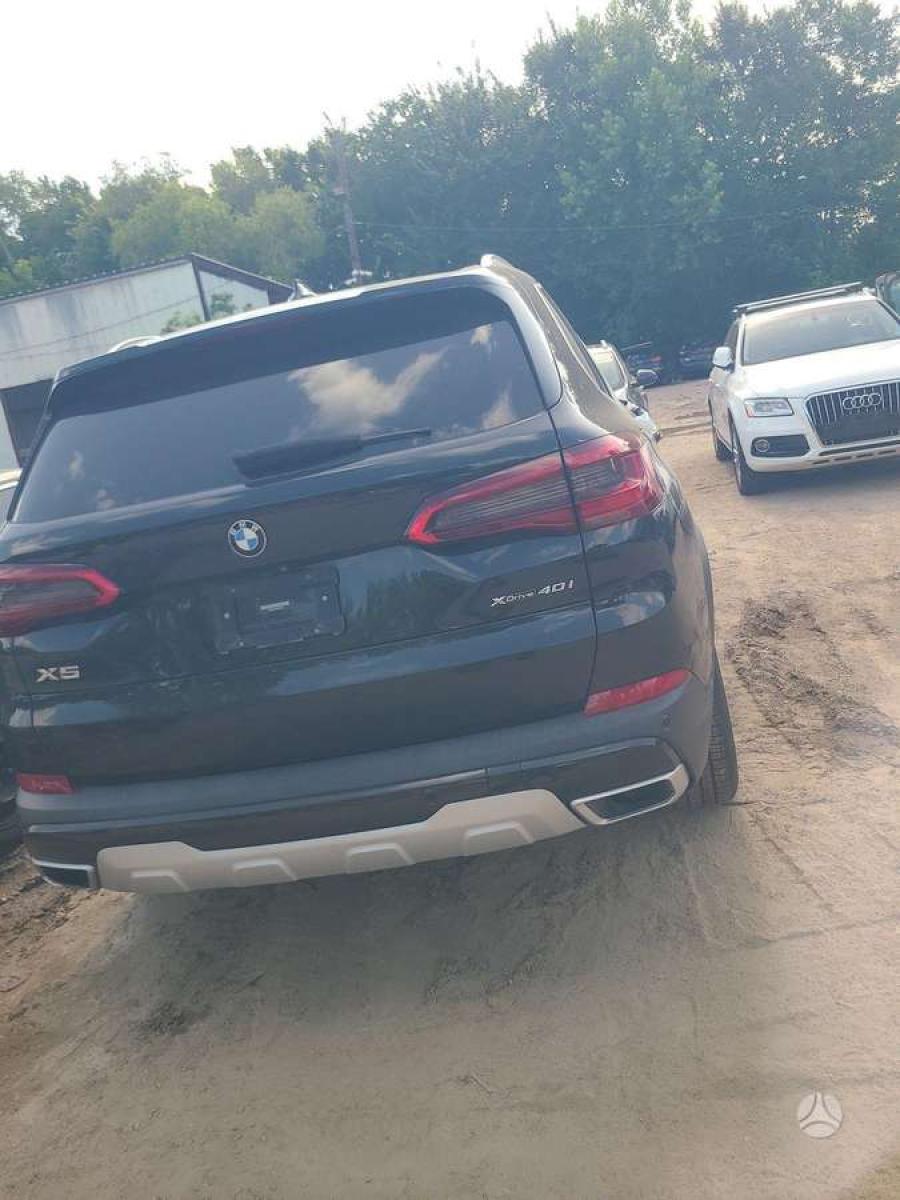 Black BMW X5 2019 in Vilnius, with an engine capacity of 2.98 L and mileage of 120 thousand km for 24800 €, photo 4 on AUTOMOTO.COM.LV
