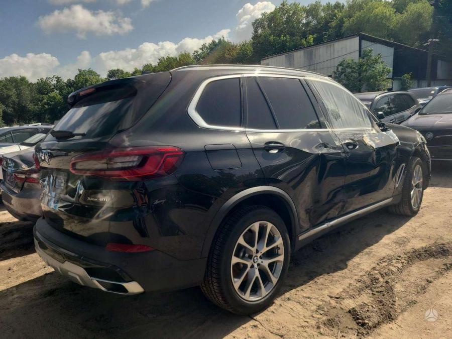 Black BMW X5 2019 in Vilnius, with an engine capacity of 2.98 L and mileage of 120 thousand km for 24800 €, photo 5 on AUTOMOTO.COM.LV