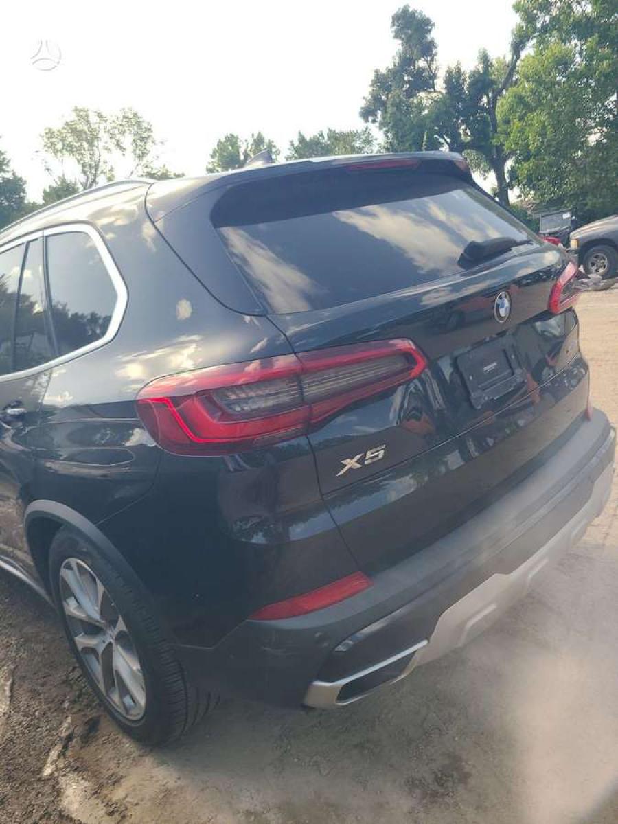 Black BMW X5 2019 in Vilnius, with an engine capacity of 2.98 L and mileage of 120 thousand km for 24800 €, photo 6 on AUTOMOTO.COM.LV