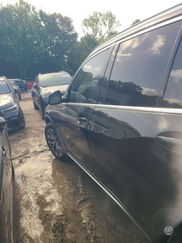 Melns BMW X5 2019 Viļņa, ar dzinēja tilpumu 2.98 L un nobraukumu 120 tūkst. km par 24800 €, foto 7 vietnē AUTOMOTO.COM.LV