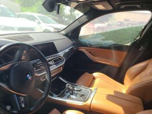 Black BMW X5 2019 in Vilnius, with an engine capacity of 2.98 L and mileage of 120 thousand km for 24800 €, photo 9 on AUTOMOTO.COM.LV