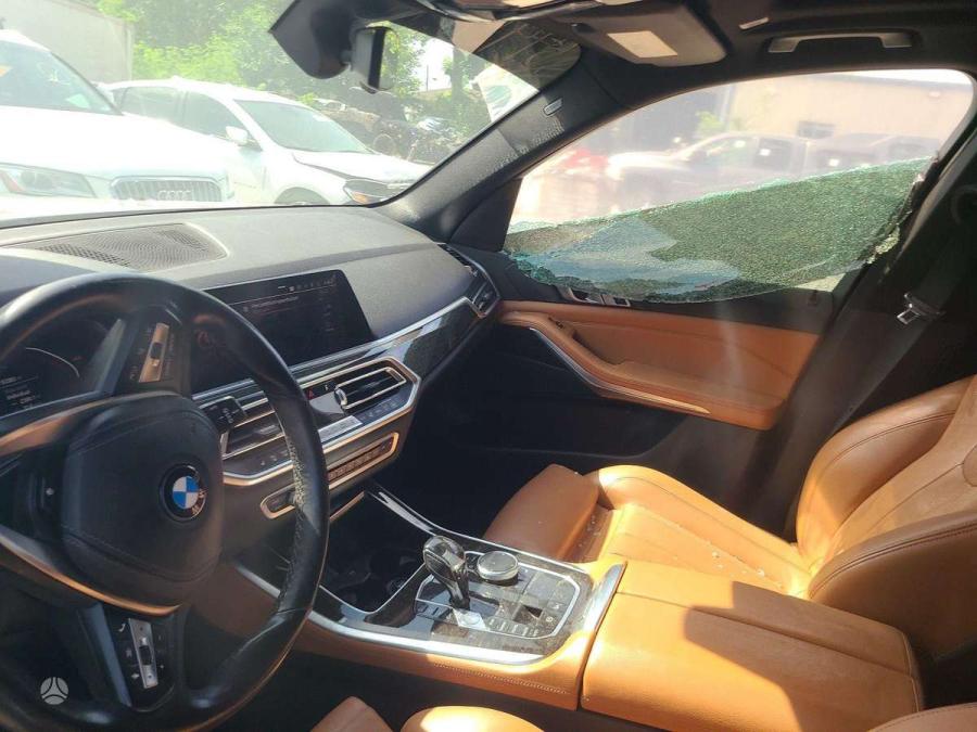 Black BMW X5 2019 in Vilnius, with an engine capacity of 2.98 L and mileage of 120 thousand km for 24800 €, photo 9 on AUTOMOTO.COM.LV