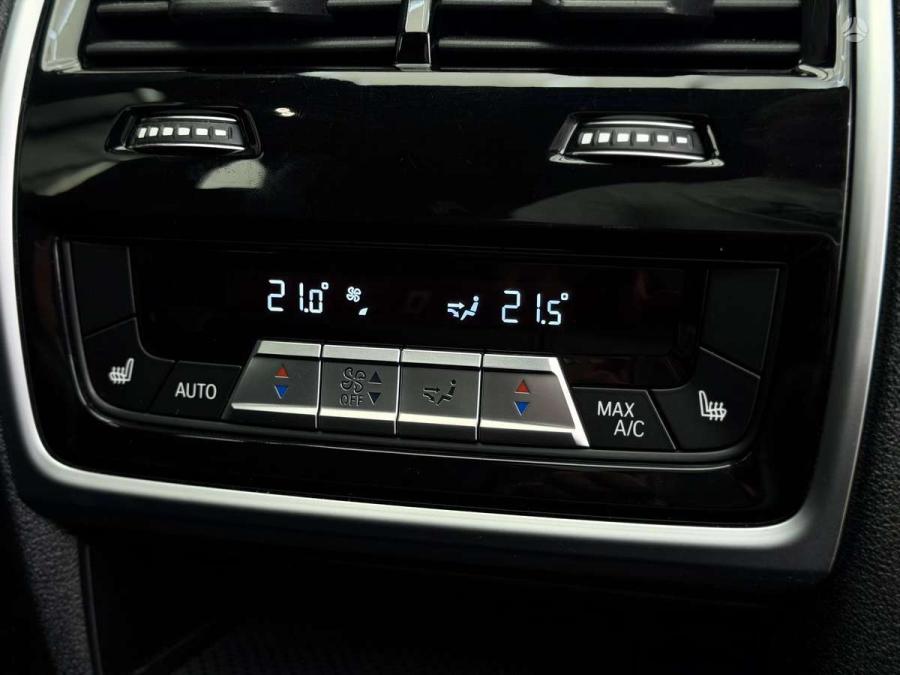 Black BMW X5 2019 in Vilnius, with an engine capacity of 4.40 L and mileage of 252 thousand km for 35300 €, photo 21 on AUTOMOTO.COM.LV