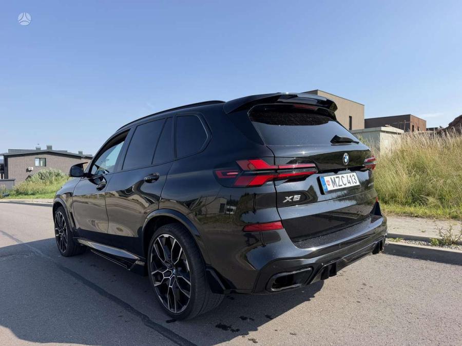 Black BMW X5 2019 in Kaunas, with an engine capacity of 3.00 L and mileage of 222 thousand km for 36500 €, photo 4 on AUTOMOTO.COM.LV