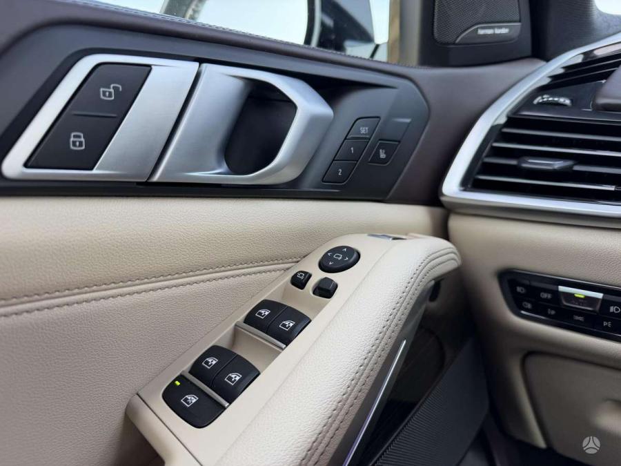 Black BMW X5 2019 in Kaunas, with an engine capacity of 3.00 L and mileage of 222 thousand km for 36500 €, photo 20 on AUTOMOTO.COM.LV