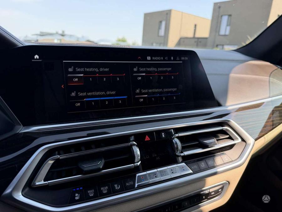 Black BMW X5 2019 in Kaunas, with an engine capacity of 3.00 L and mileage of 222 thousand km for 36500 €, photo 25 on AUTOMOTO.COM.LV