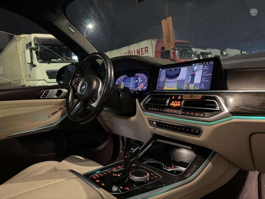 Black BMW X5 2019 in Kaunas, with an engine capacity of 3.00 L and mileage of 222 thousand km for 36500 €, photo 42 on AUTOMOTO.COM.LV