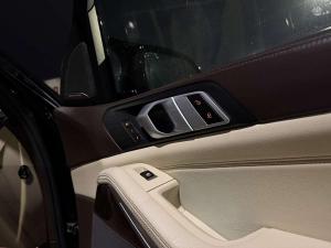 Black BMW X5 2019 in Kaunas, with an engine capacity of 3.00 L and mileage of 222 thousand km for 36500 €, photo 43 on AUTOMOTO.COM.LV