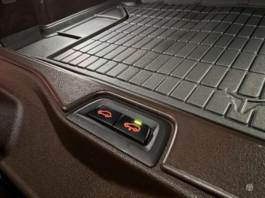 Black BMW X5 2019 in Kaunas, with an engine capacity of 3.00 L and mileage of 222 thousand km for 36500 €, photo 45 on AUTOMOTO.COM.LV