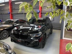 Black BMW X5 2019 in Vilnius, with an engine capacity of 2.99 L and mileage of 102 thousand km for 59000 €, photo 3 on AUTOMOTO.COM.LV