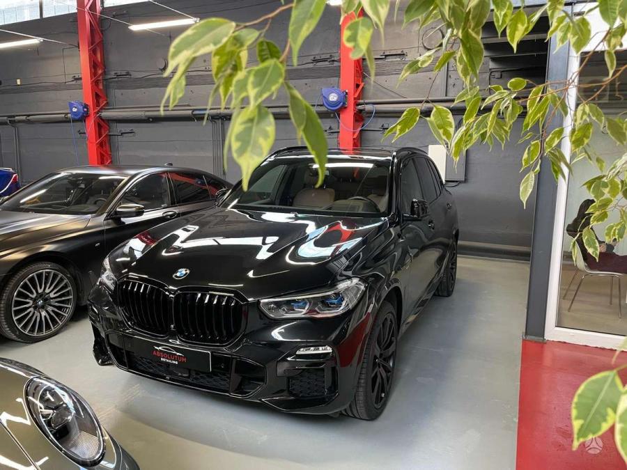 Black BMW X5 2019 in Vilnius, with an engine capacity of 2.99 L and mileage of 102 thousand km for 59000 €, photo 3 on AUTOMOTO.COM.LV